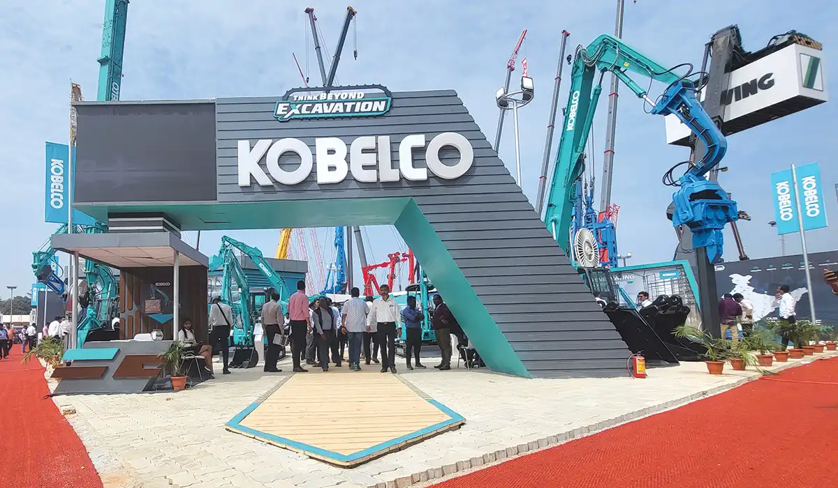 Kobelco's excavator with attachments - a multifunctional machine