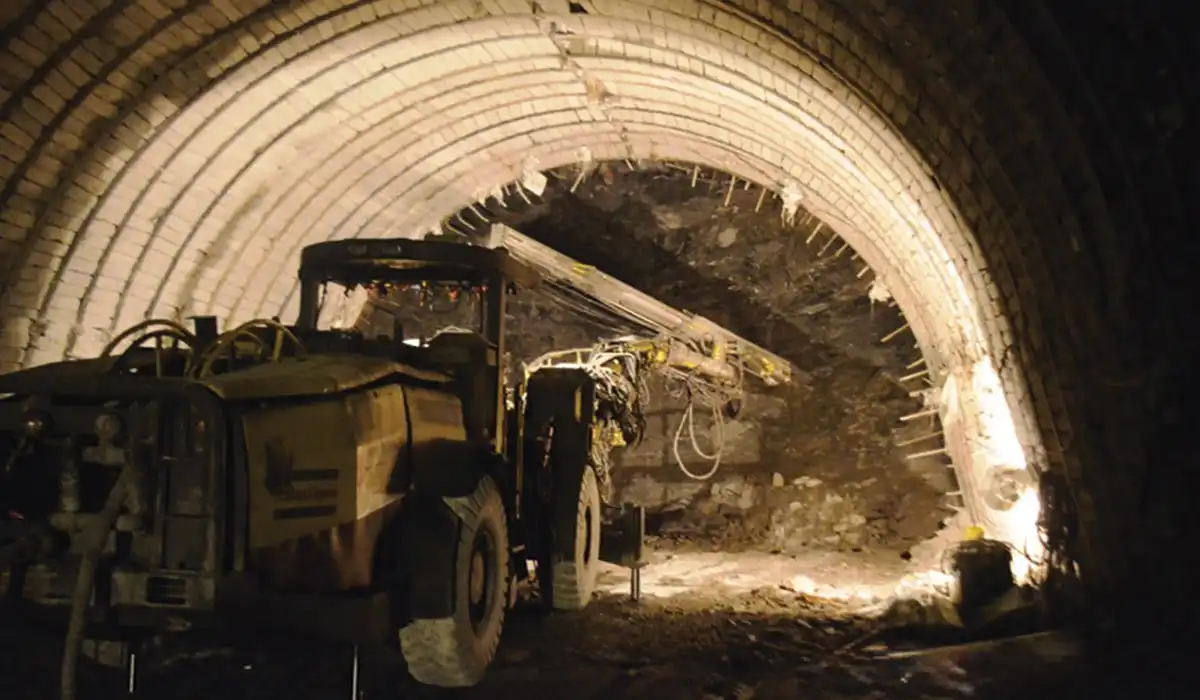 Design & Planning of Excavation Sequence & Blasting Techniques for Caverns