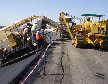 UNITER Introducing Paver with Parabolic Screed for Test Track Paving